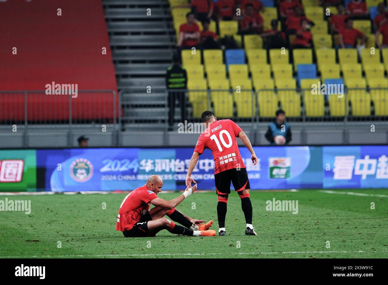Shandong Taishan Football Club defeated Chengdu Rongcheng Football Club ...