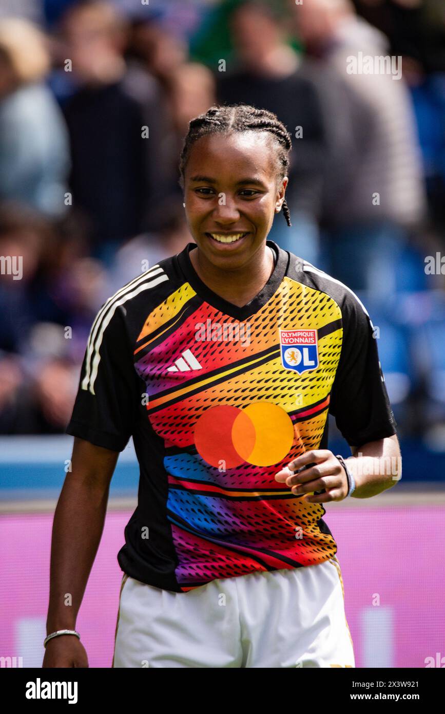 Vicki Becho of Olympique Lyonnais warms up ahead of the UEFA Women's ...