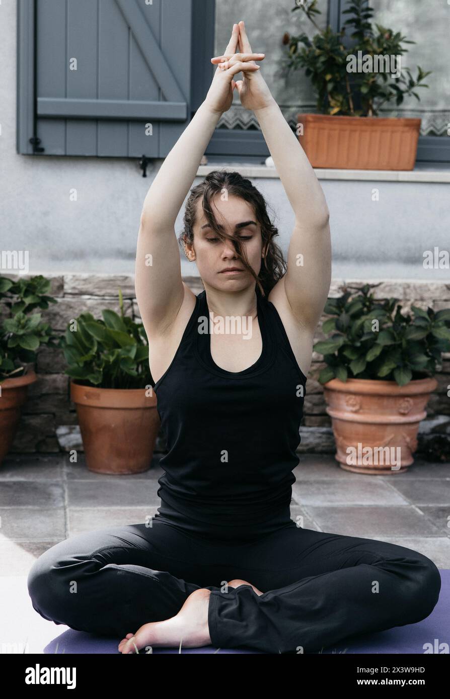 Seated prayer pose hi-res stock photography and images - Alamy