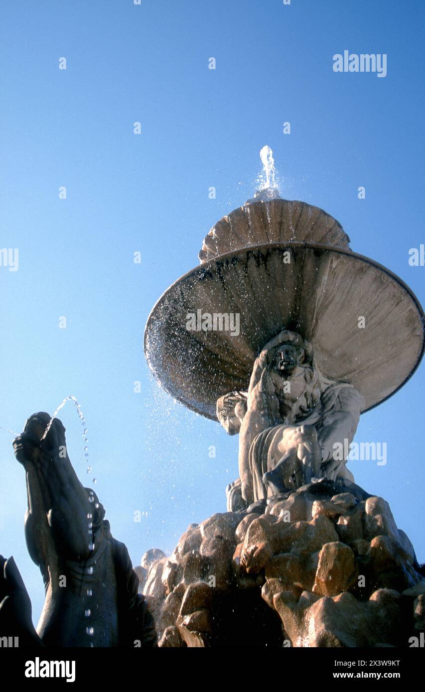 Residence fountain hi-res stock photography and images - Alamy