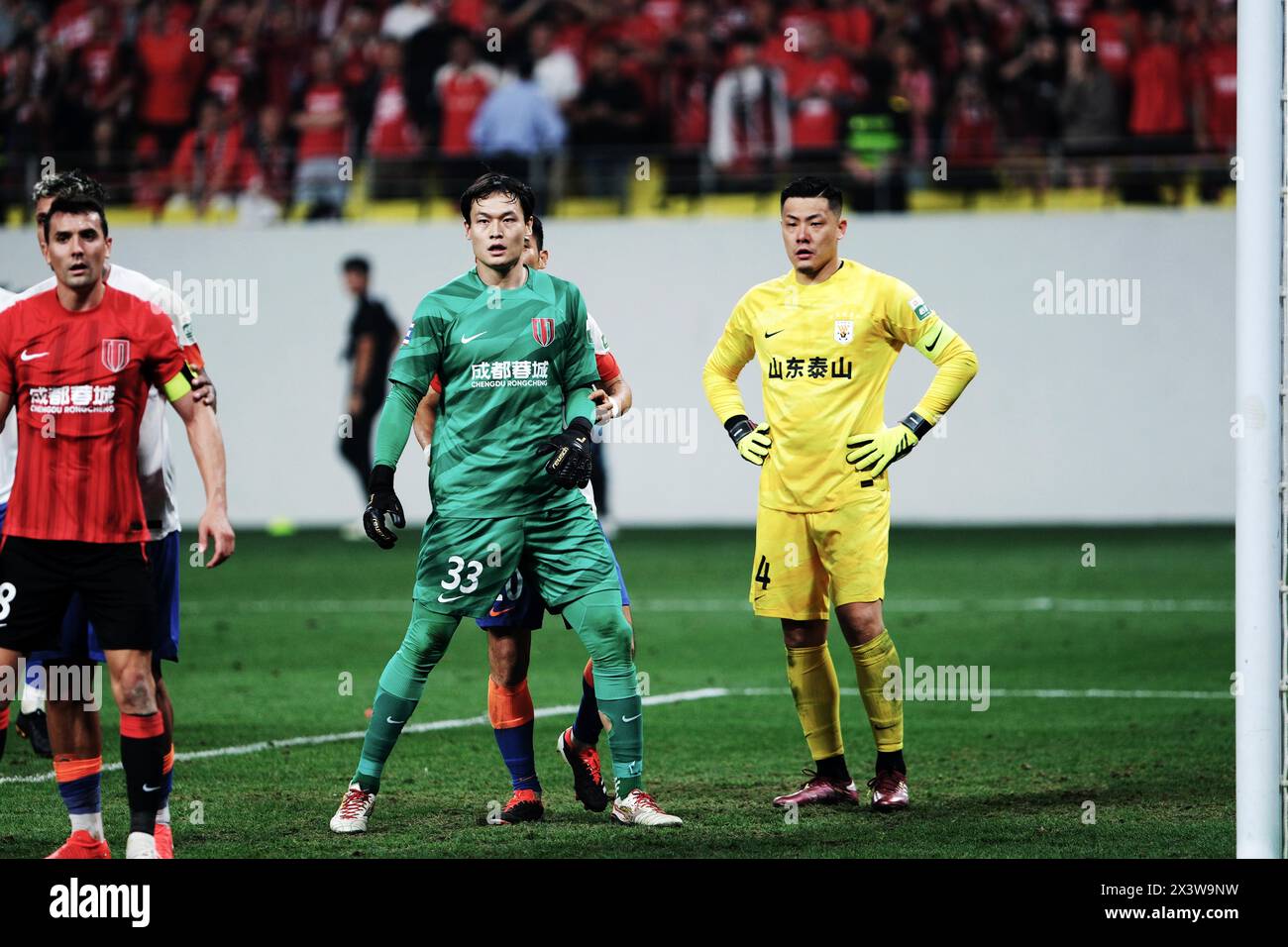 Shandong Taishan Football Club defeated Chengdu Rongcheng Football Club ...