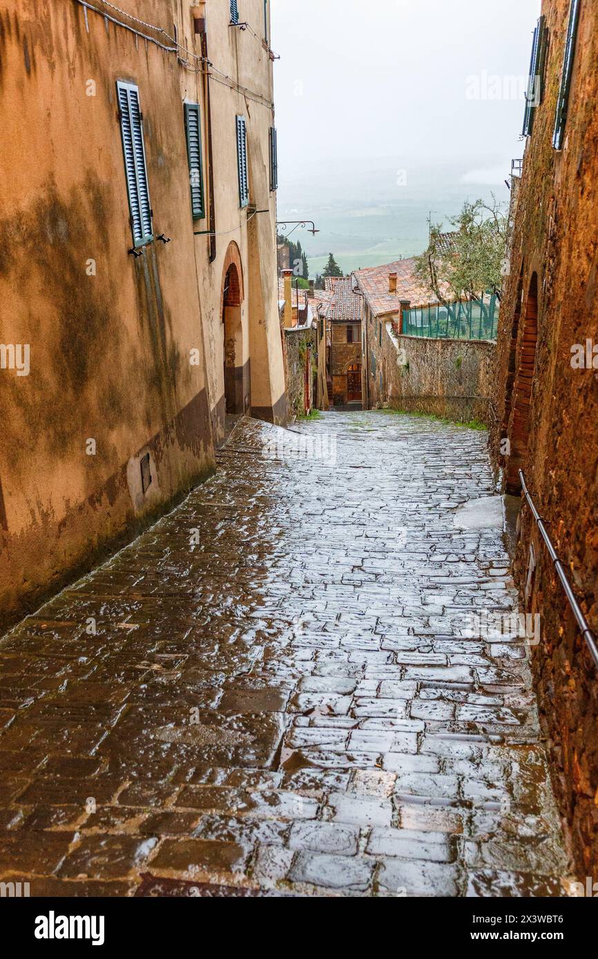 Classic italian street view hi-res stock photography and images - Alamy