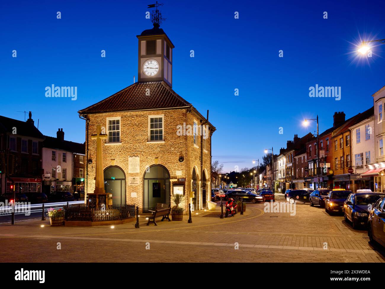 Market town shops yarm hi-res stock photography and images - Alamy