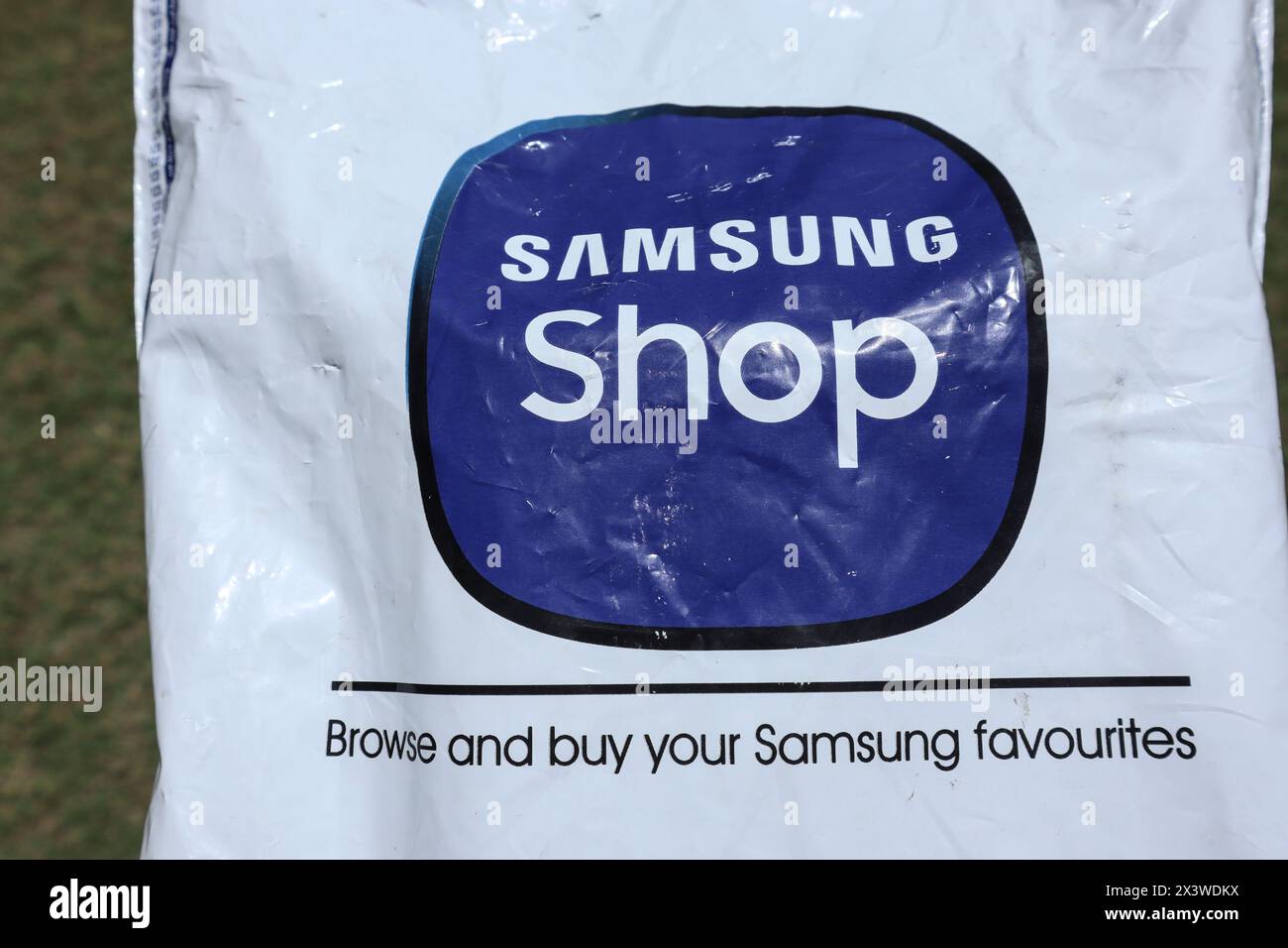 Samsung shop logo written on Samsung phone home delivered order ...