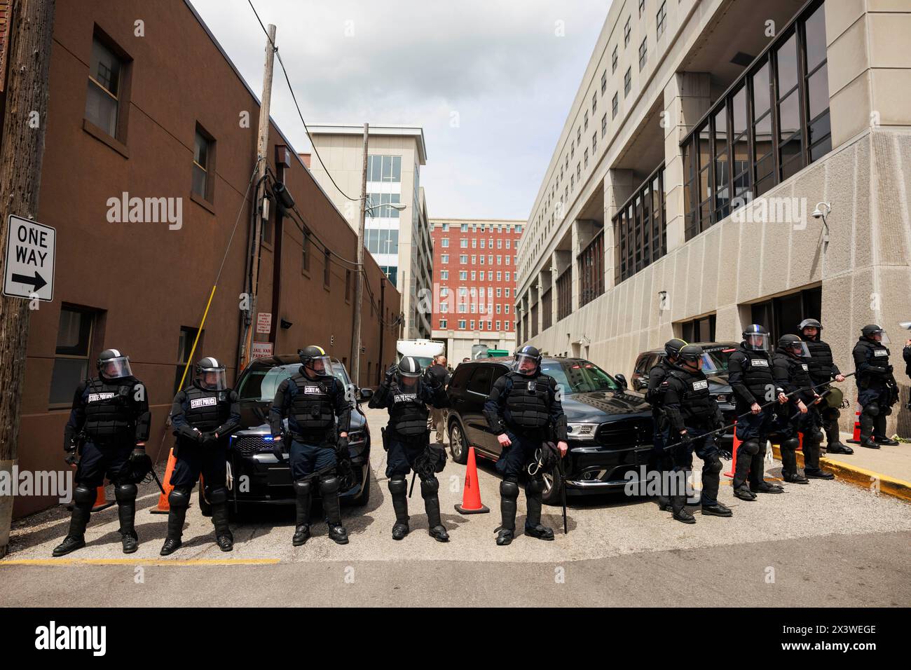 Bloomington, United States. 27th Apr, 2024. Indiana State Police riot ...