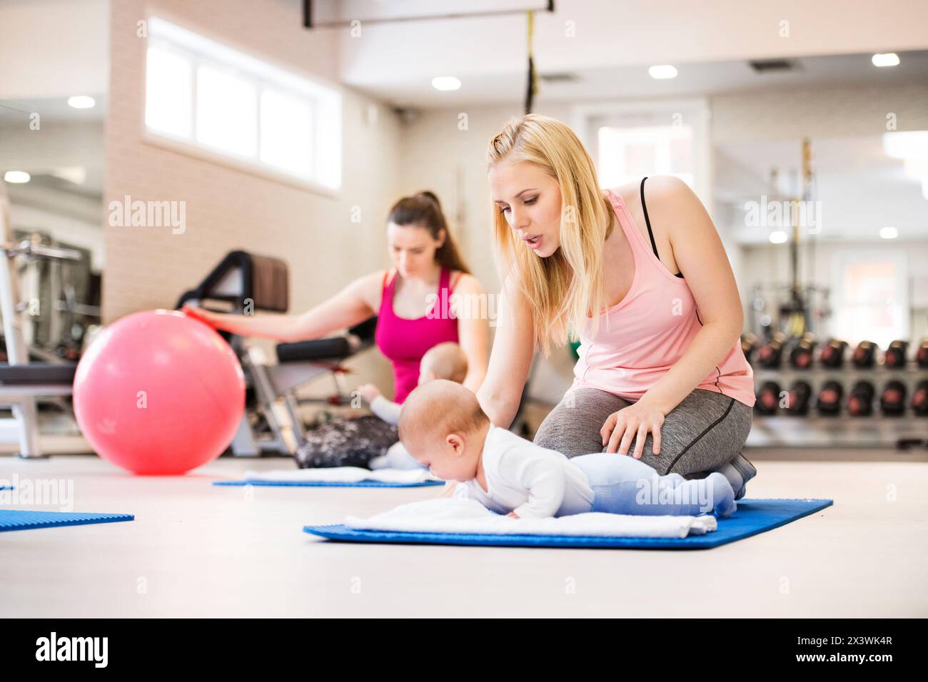 Baby movement class. Parents helping babies to improve motor skills ...