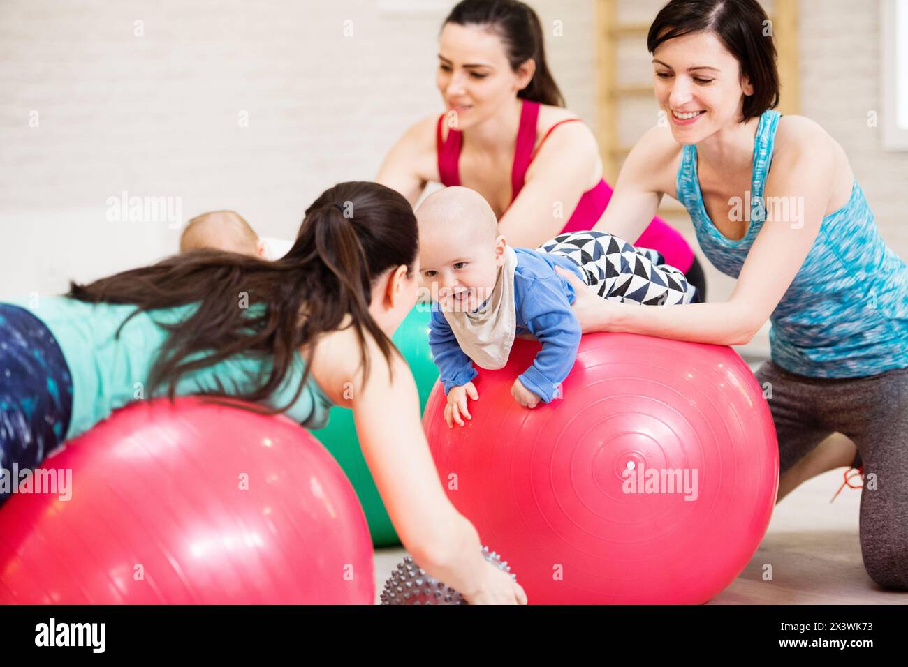 Baby movement class. Parents helping babies to improve motor skills ...