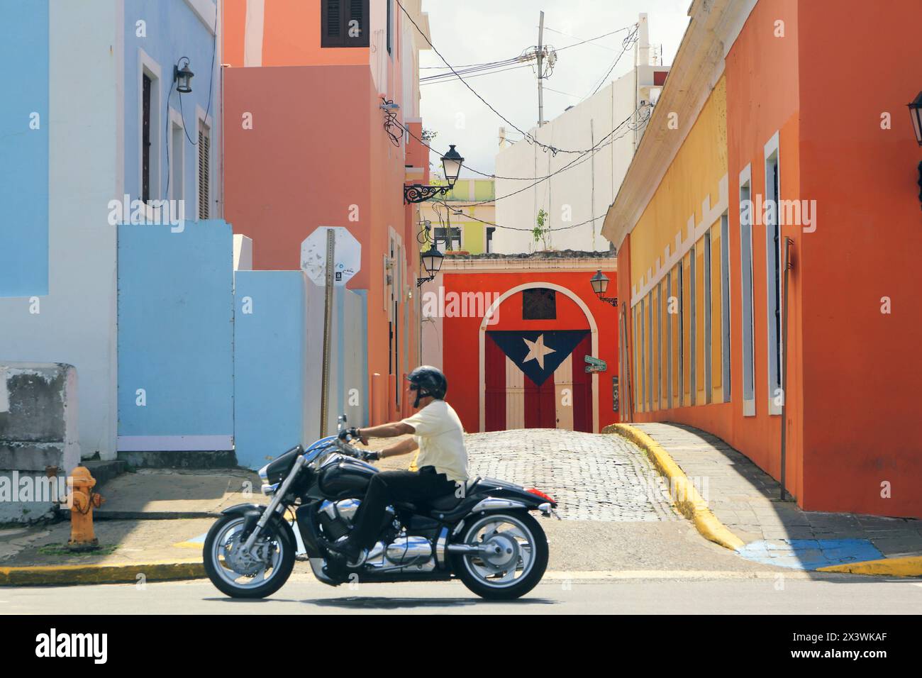 Street scene san juan porto rico hi-res stock photography and images ...