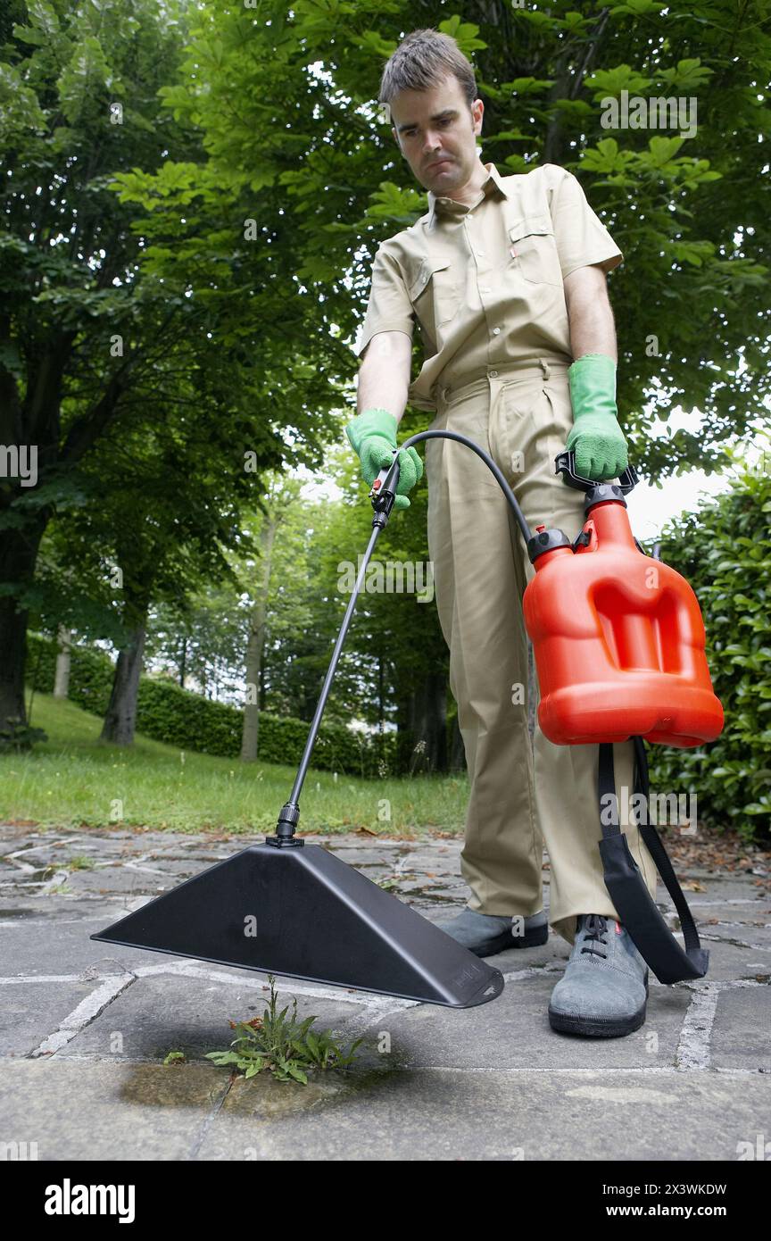 Herbicide herbicides hi-res stock photography and images - Alamy