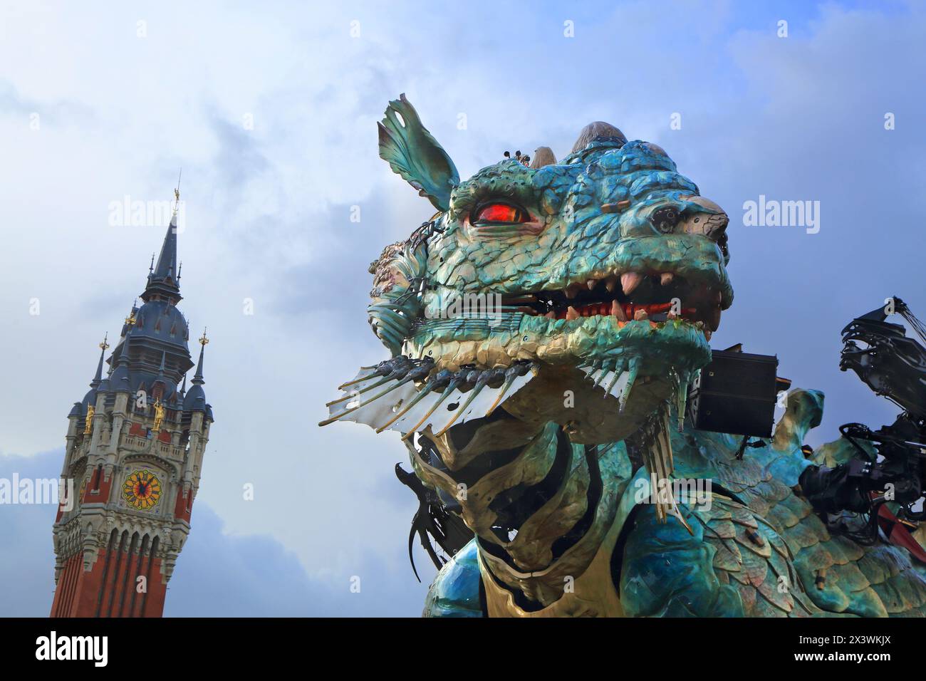 Calais dragon hi-res stock photography and images - Alamy