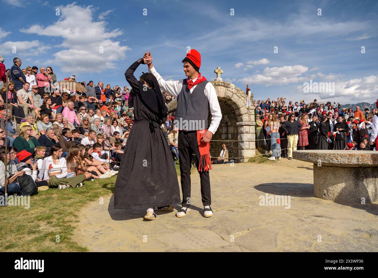 Dances of the Aplec de Talló festival at the Talló fountain, on Easter ...