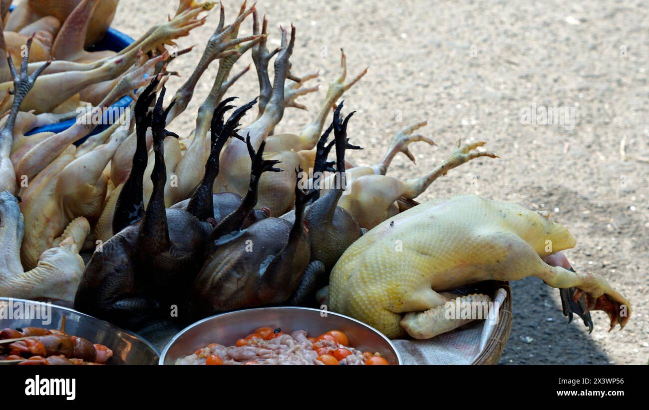 chicken on a food market in phnom penh in cambodia Stock Photo - Alamy