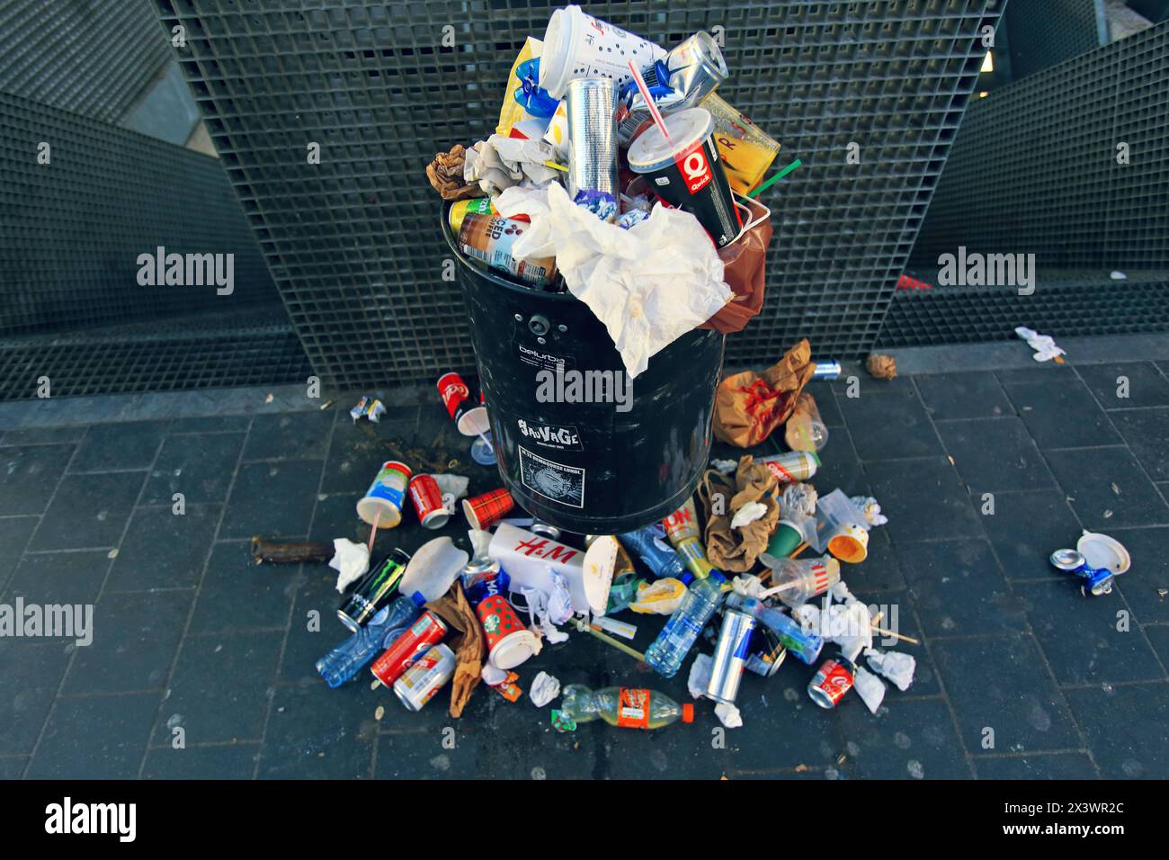 Trash bin overflows garbage hi-res stock photography and images - Alamy