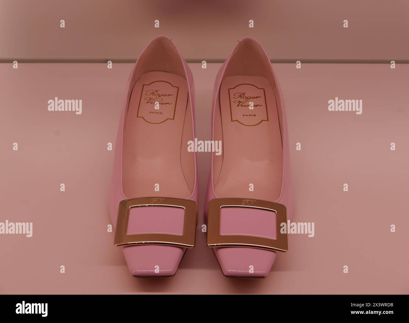 ROGER VIVIER SHOES FOR WOMEN ON DISPLAY INSIDE THE FASHION STORE Stock ...