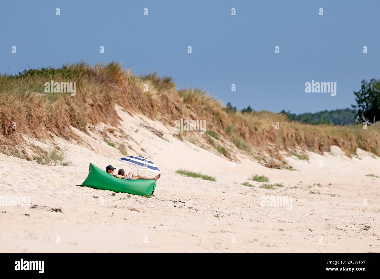 French women sunbathing hi-res stock photography and images - Alamy