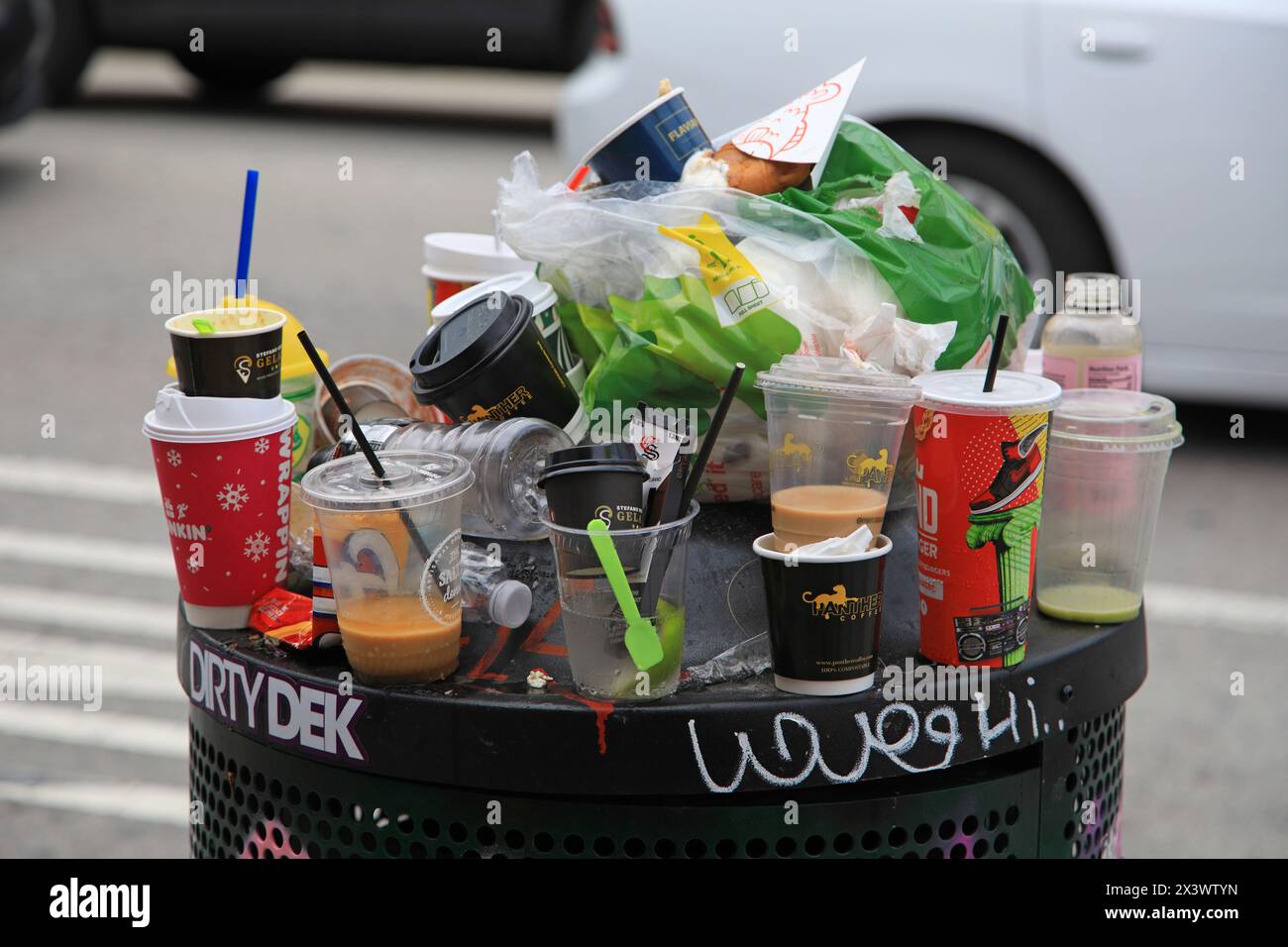 Restaurant food garbage can hi-res stock photography and images - Alamy