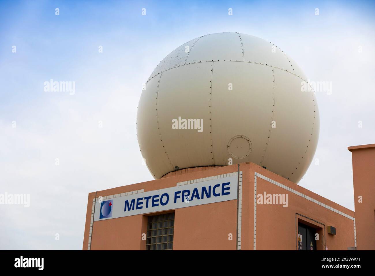 Close up weather station hi-res stock photography and images - Alamy