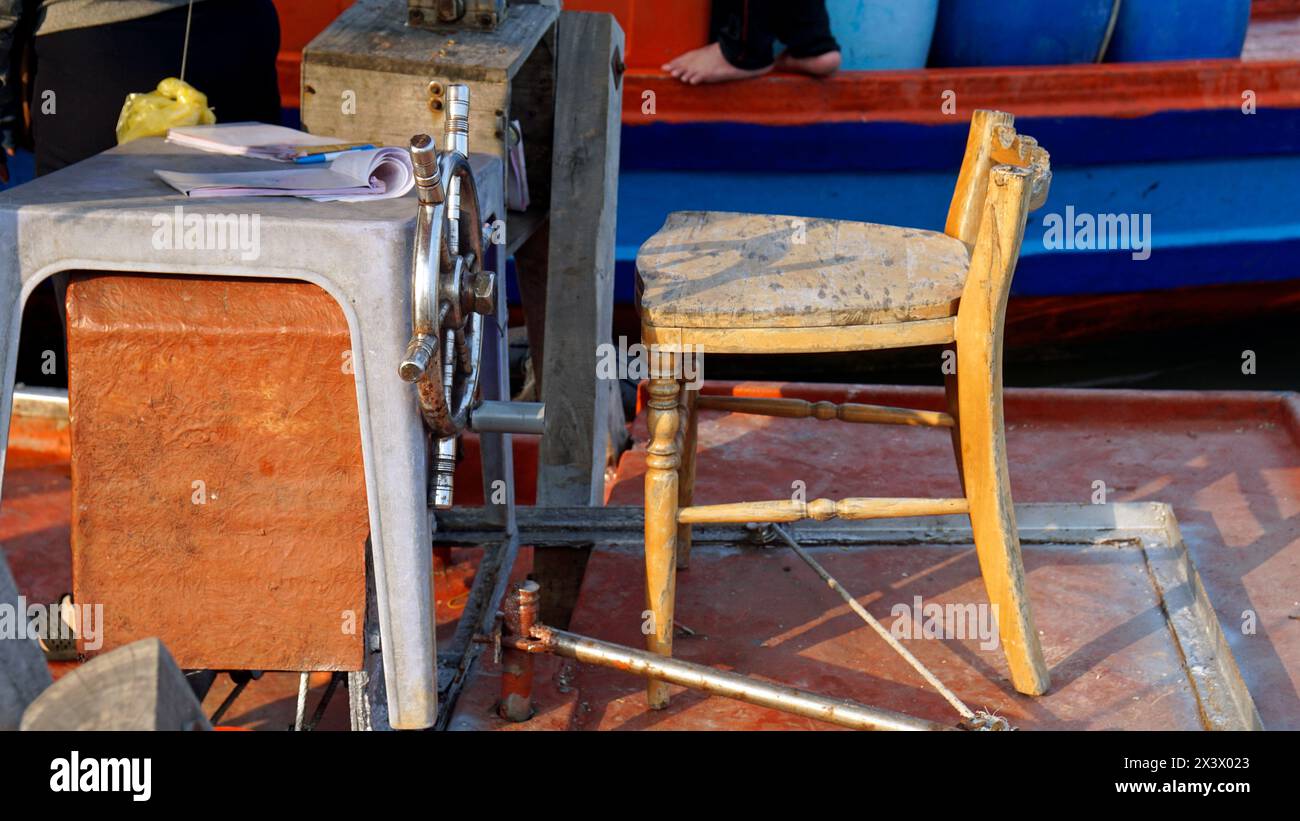 Captains chair hi-res stock photography and images - Alamy