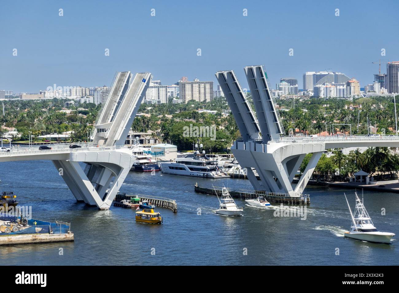 The Swing Bridge Open On SE 17th St (E. Clay Shaw Jr.) The Intracoastal ...