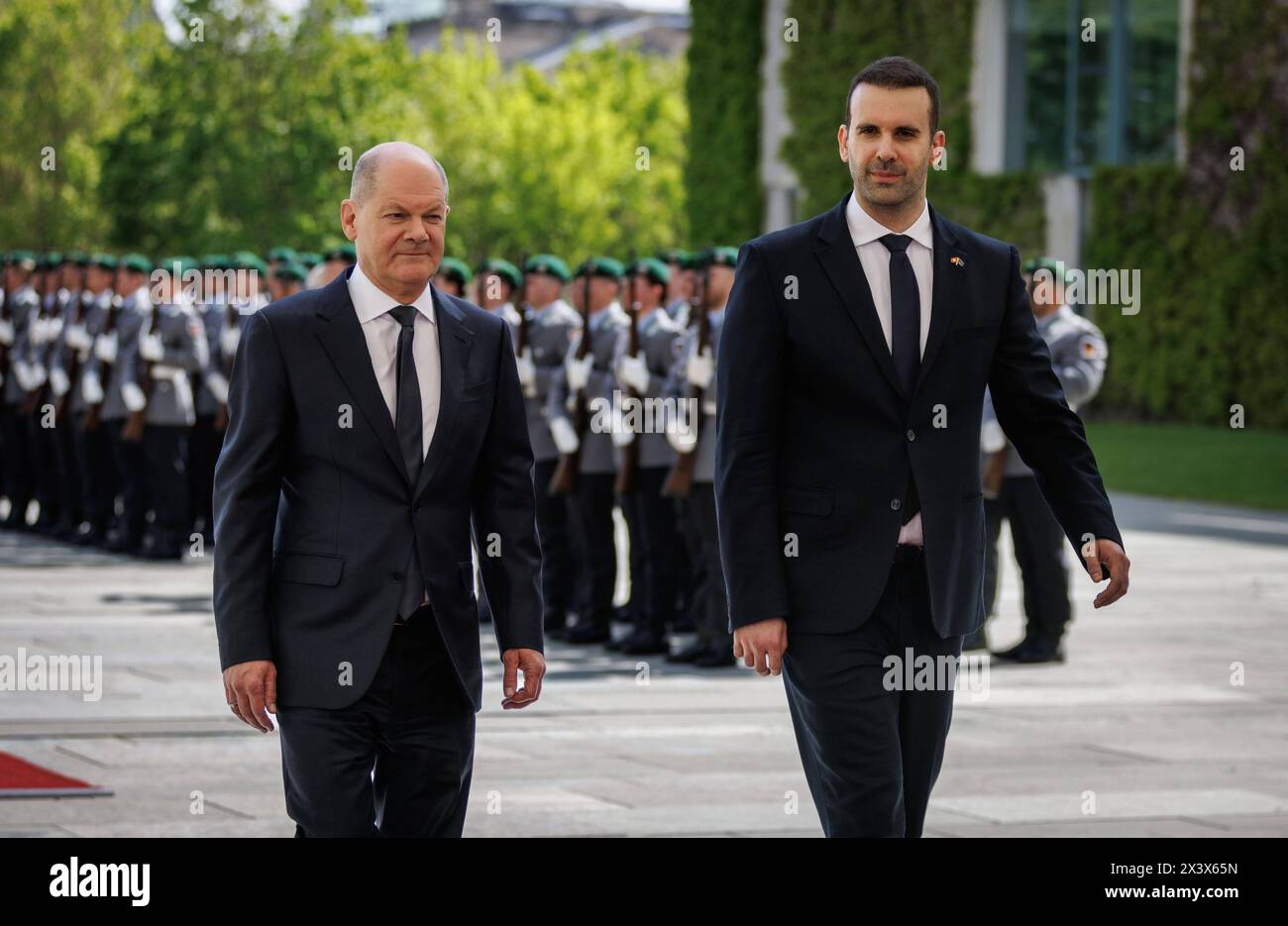 L-R Olaf Scholz, Bundeskanzler, und Milojko Spajic, Premierminister von ...
