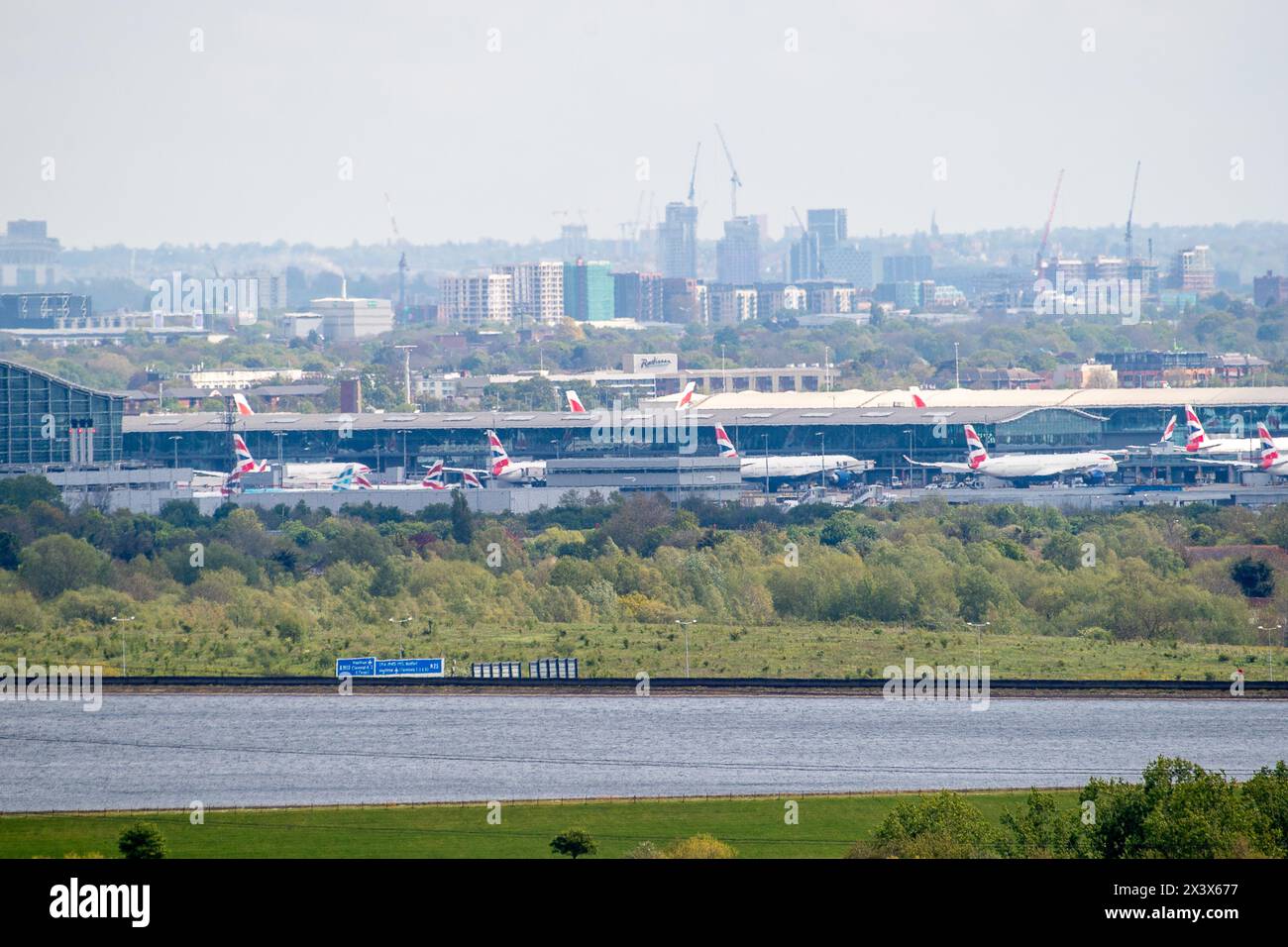 Heathrow airport lhr passport control hi-res stock photography and ...