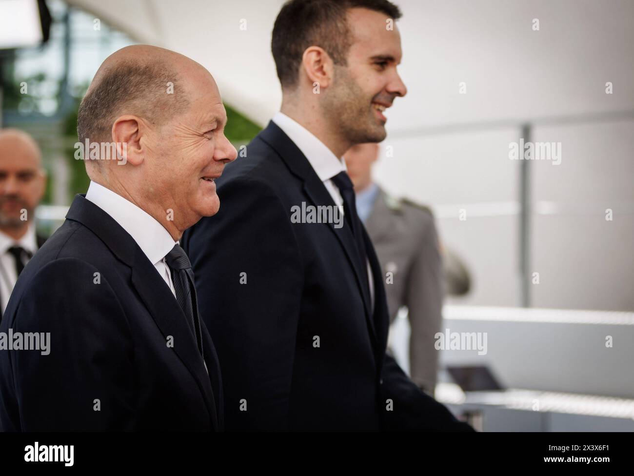 L-R Olaf Scholz, Bundeskanzler, und Milojko Spajic, Premierminister von ...