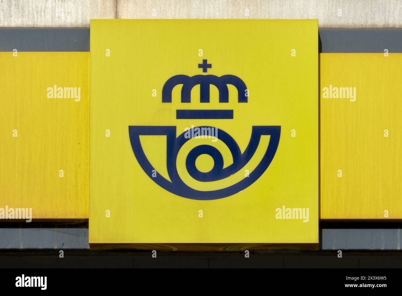 Spanish Post Office (Correos) sign Stock Photo - Alamy