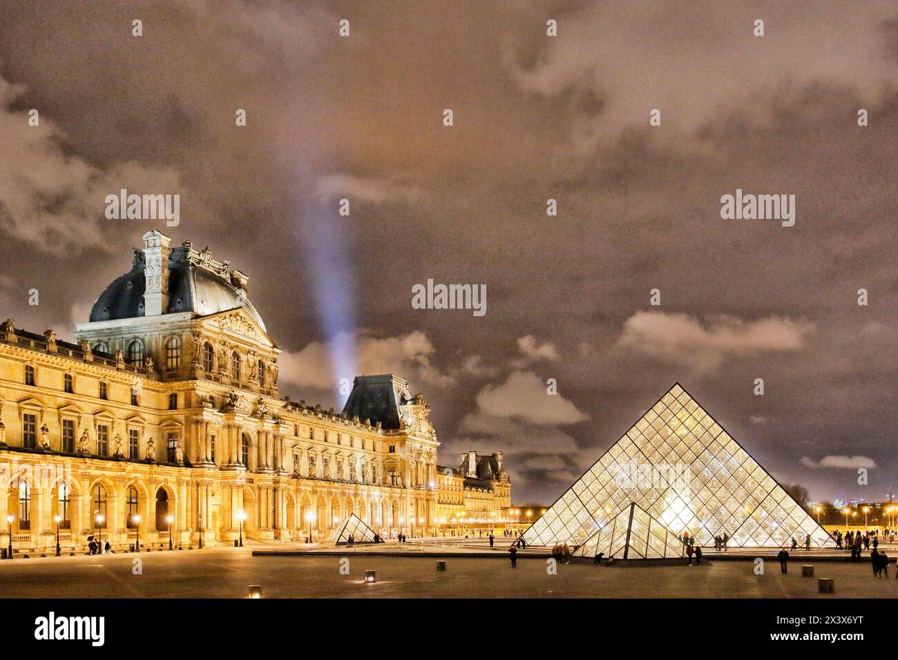 Paris. 1st district. Louvre Museum by night. The pyramid (architect ...