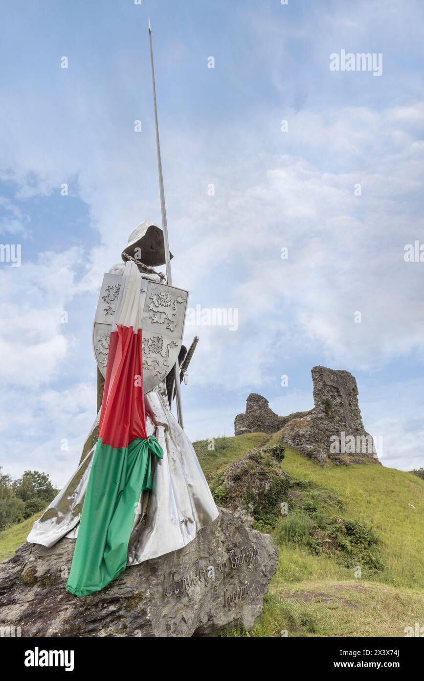 Statue in stainless steel of Llywelyn ap Gruffydd, Welsh resistance ...