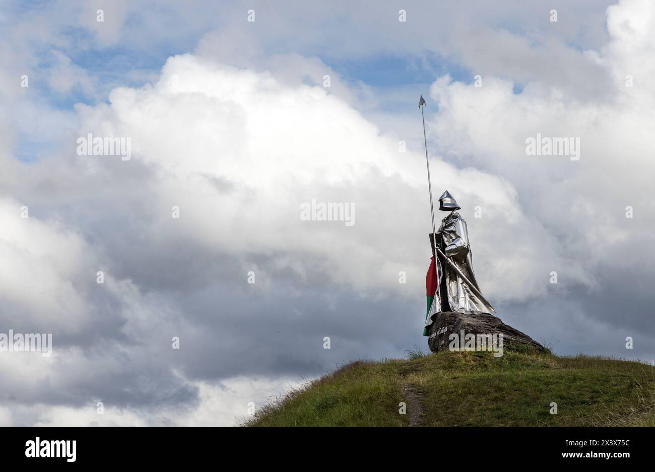 Statue of Llywelyn ap Gruffydd, Welsh resistance hero, Llandovery ...