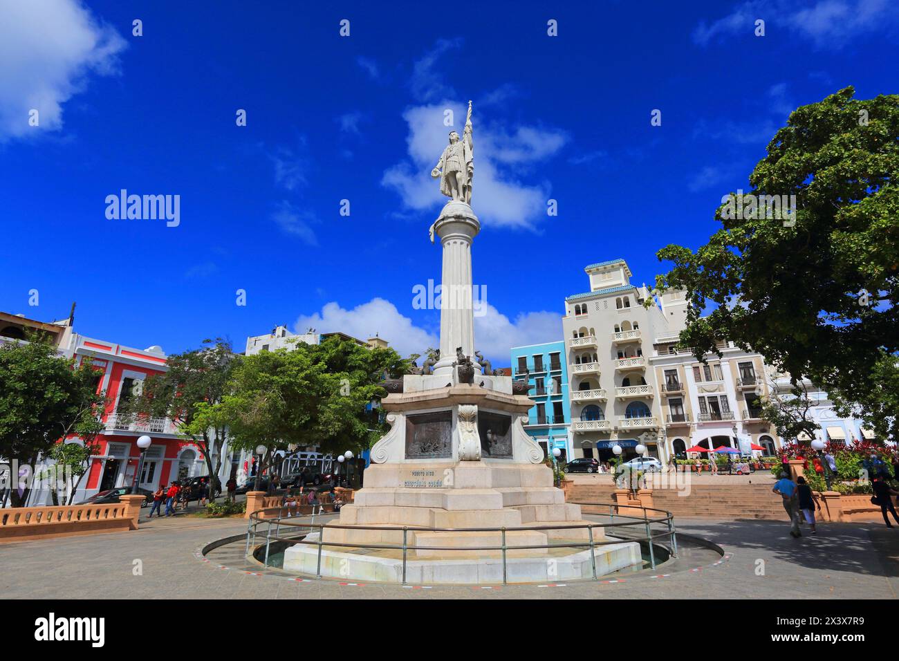 Usa, Porto Rico, San Juan. Cristobal Colon statue Stock Photo - Alamy