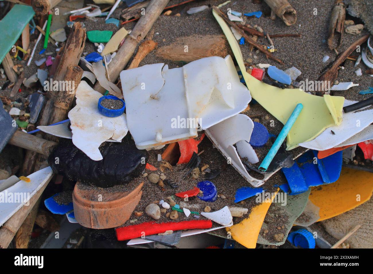 Straw and trash hi-res stock photography and images - Alamy