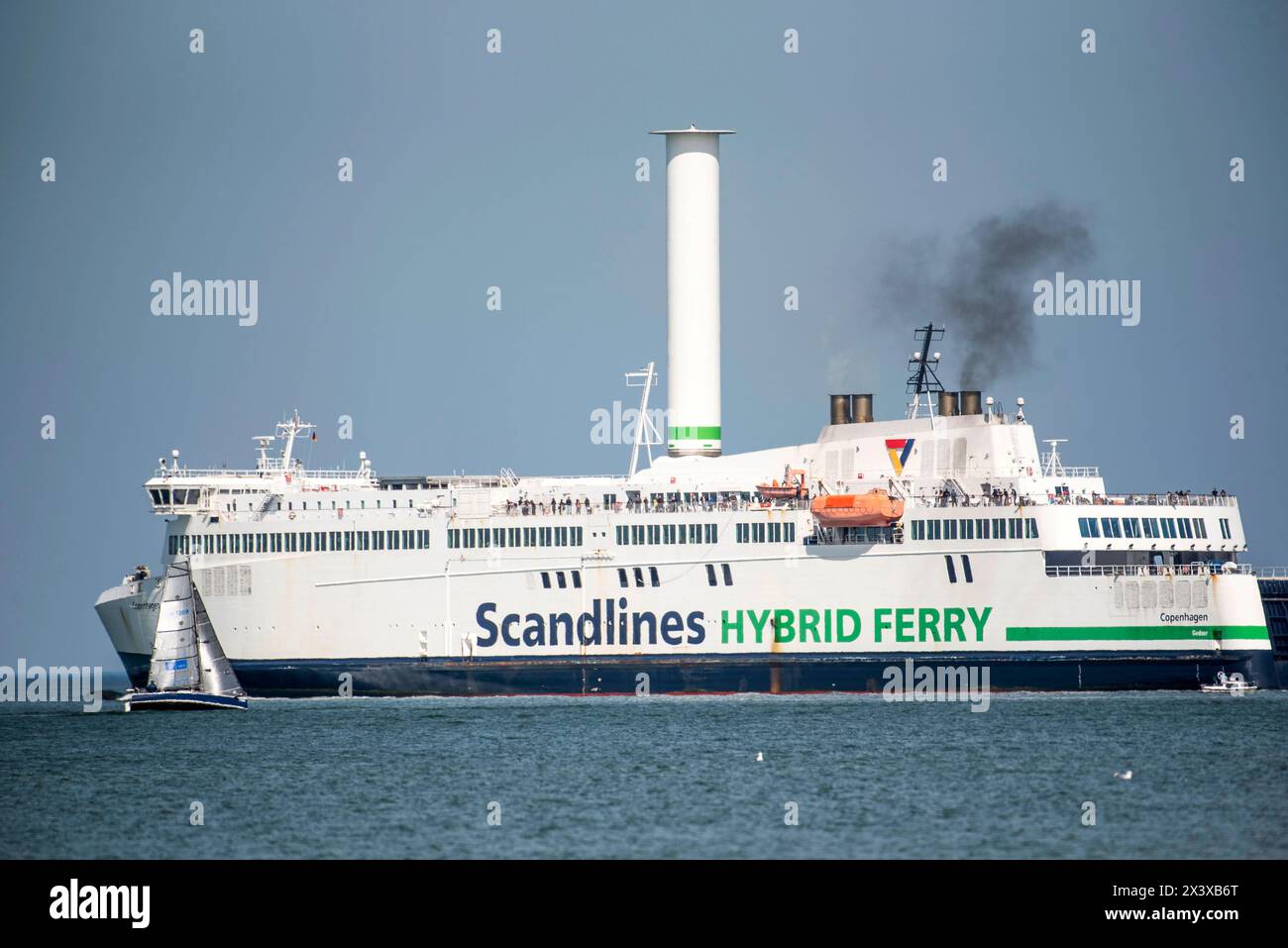 Die Ostseefähre Copenhagen von Scandlines mit Hybridantrieb verlässt ...