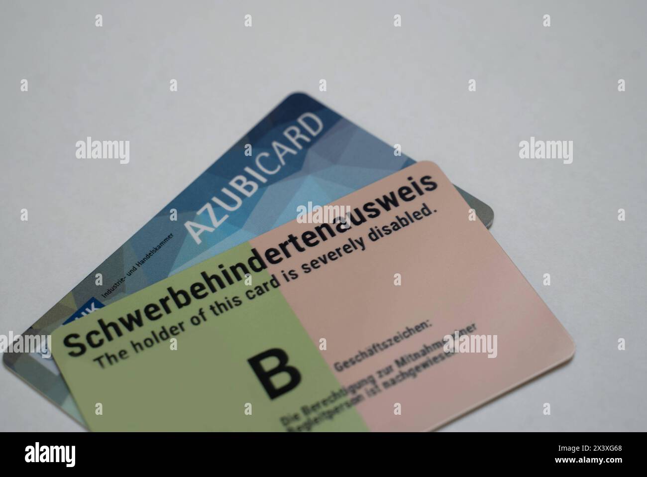 Themenbild - Schwerbehindertenausweis und AzubiCard Auszubildender, 28. ...