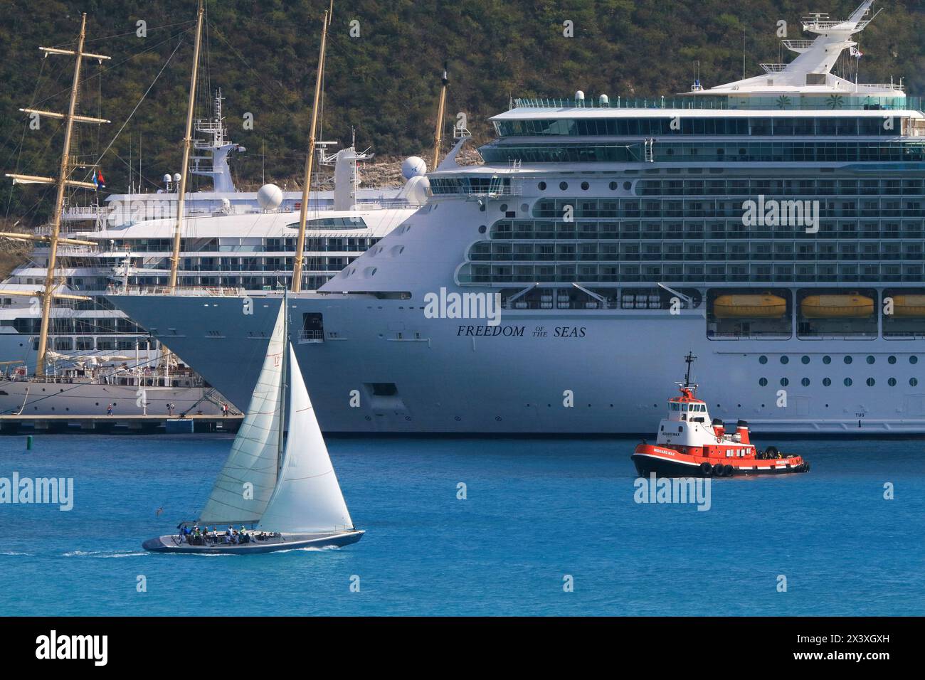 Caribbean, Sint Maarten, cruise ships in harbour. Philipsburg Stock ...