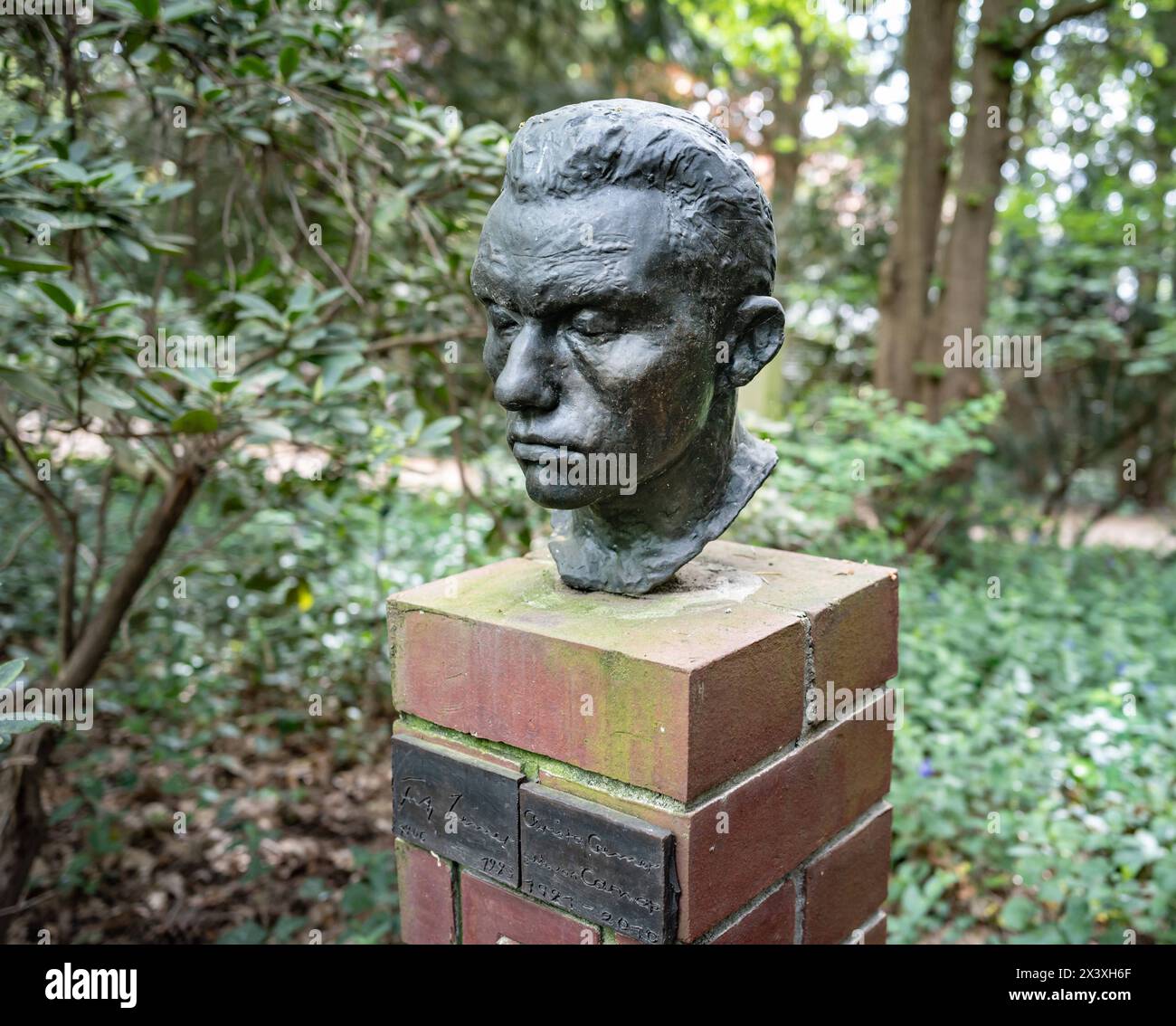 Berlin Pankow Friedhof Pankow III: Grab Fritz Cremer, Bildhauer - 29.04 ...