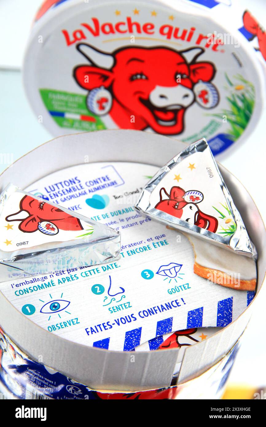 Too good to go" logo in a Vache qui rit box Stock Photo - Alamy