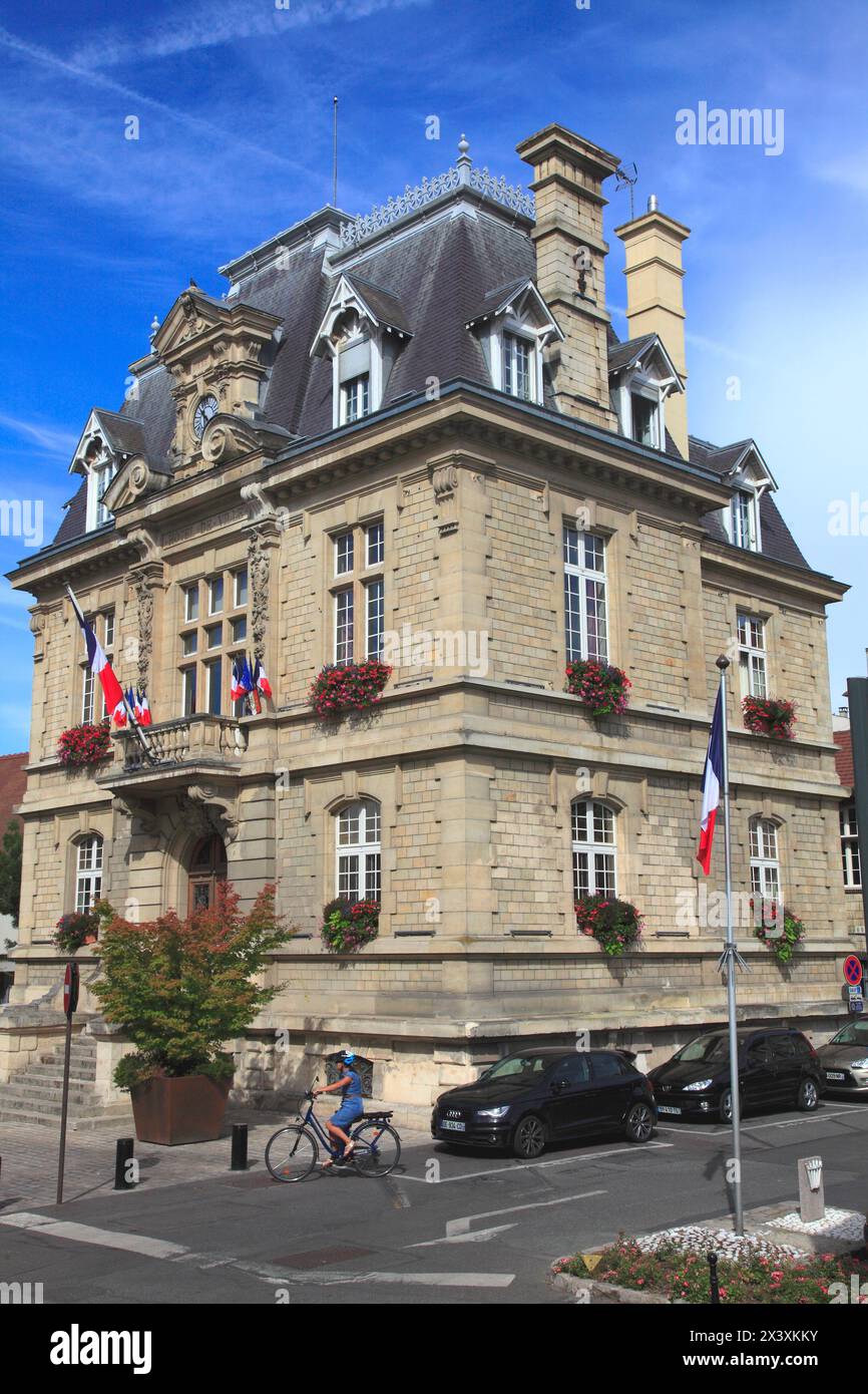 Town hall paris bike hi-res stock photography and images - Alamy