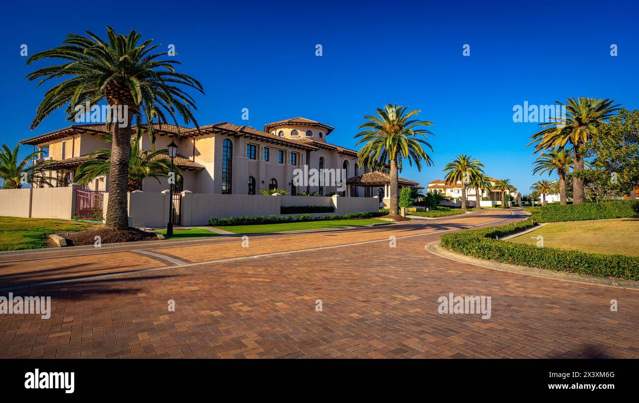 Gold Coast, Australia - Luxury houses in Sovereign Islands, Paradise ...