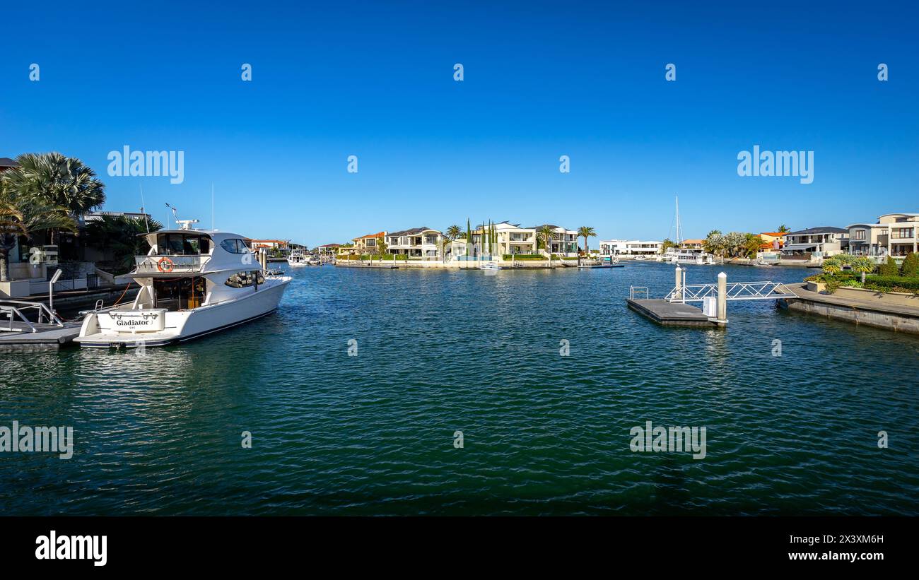 Gold Coast, Australia - Luxury houses in Sovereign Islands, Paradise ...