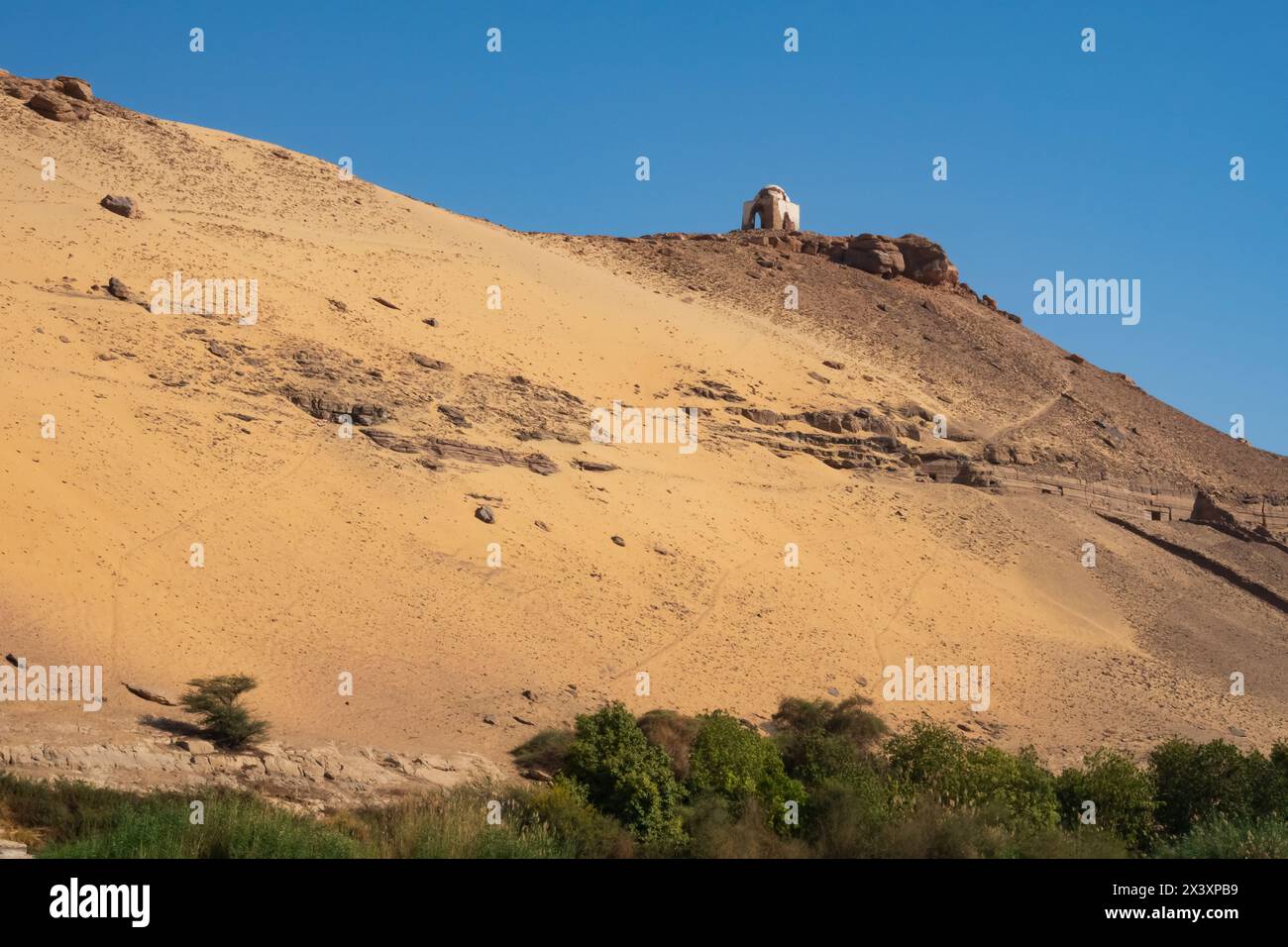 Dome of the abu Al-Hawa fort, Sahara desert, Aswan, River Nile, Egypt ...