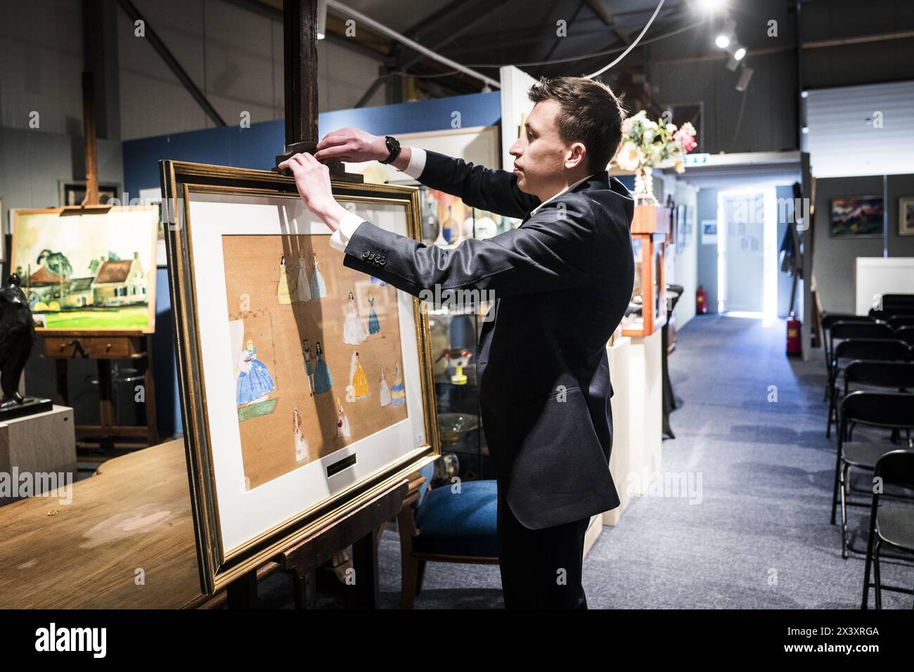 WOMMELS - Haije Dijkstra with a watercolor painting made by Princess ...