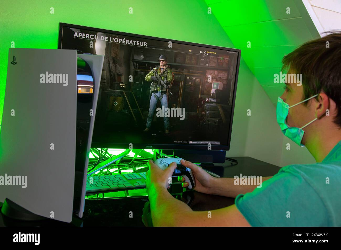 Cov gaming hi-res stock photography and images - Alamy