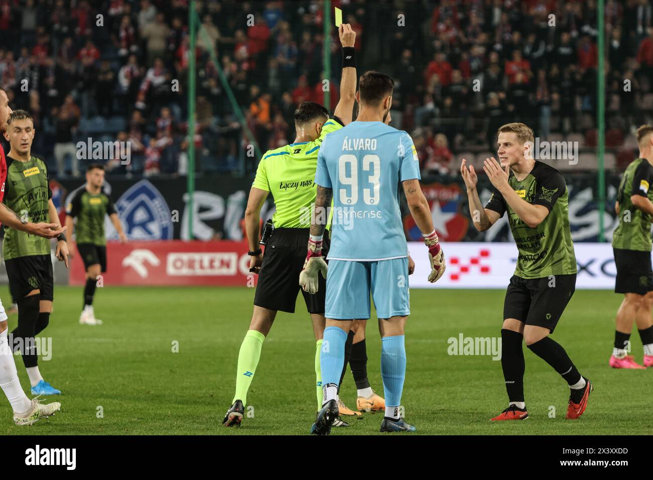 Zolta kartka hi-res stock photography and images - Alamy