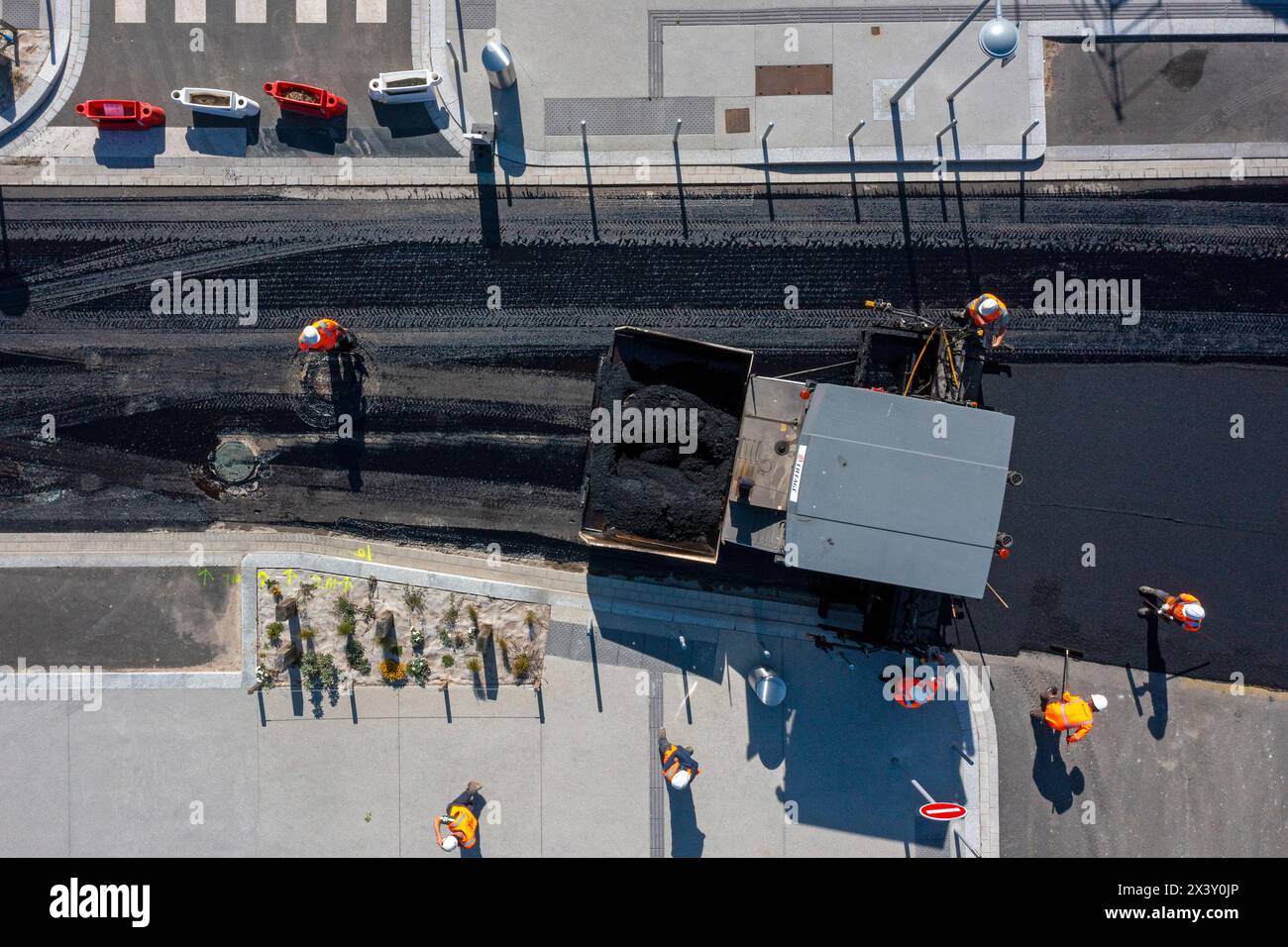 Bitumen, laying of asphalt on a road Stock Photo - Alamy