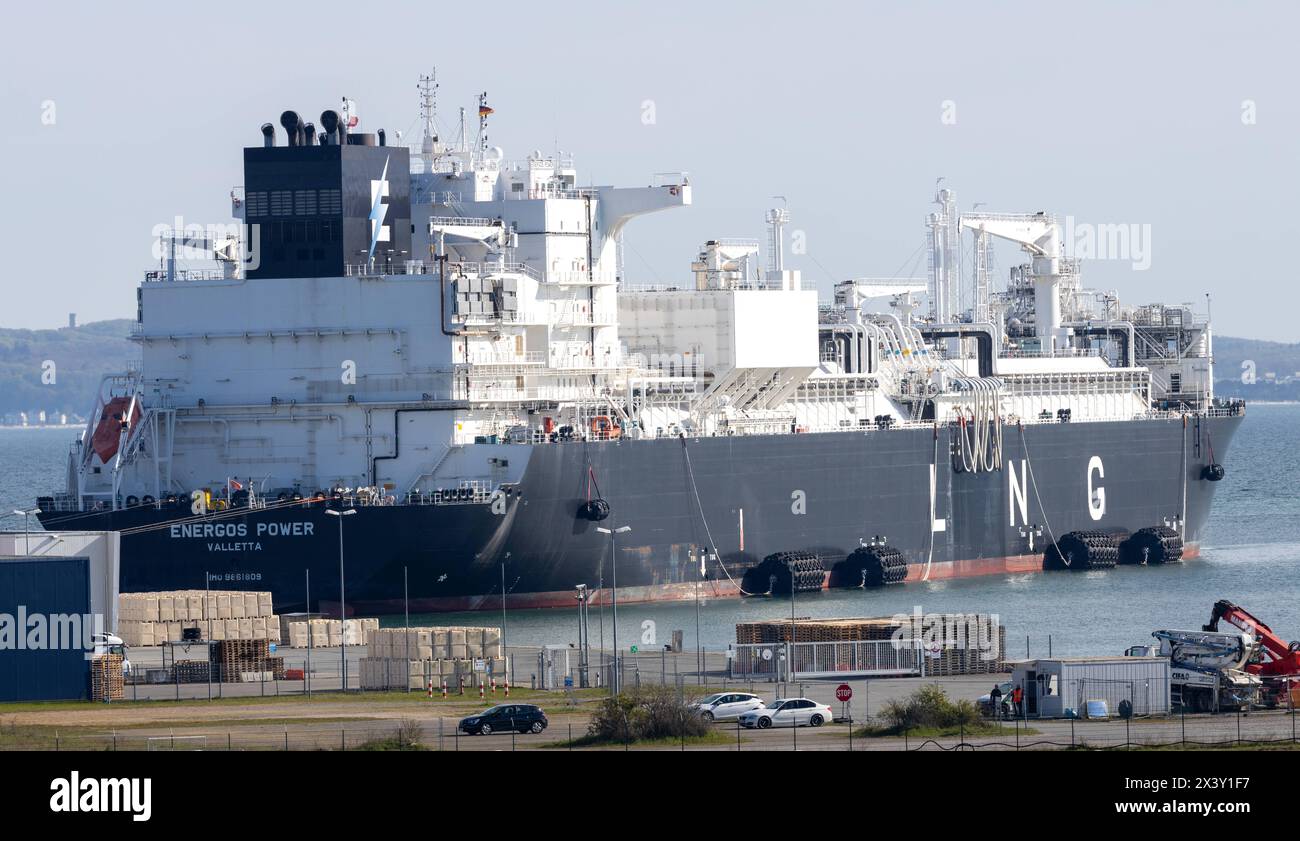 LNG-Terminal Mukran Das Regasifizierungsschiff FSRU ENERGOS POWER liegt ...