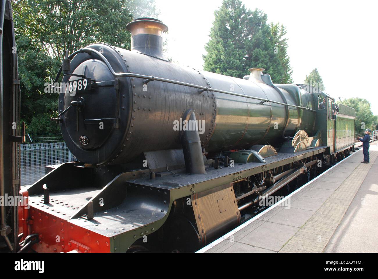 Modified Hall class steam locomotive Wightwick Hall at East Grinstead ...