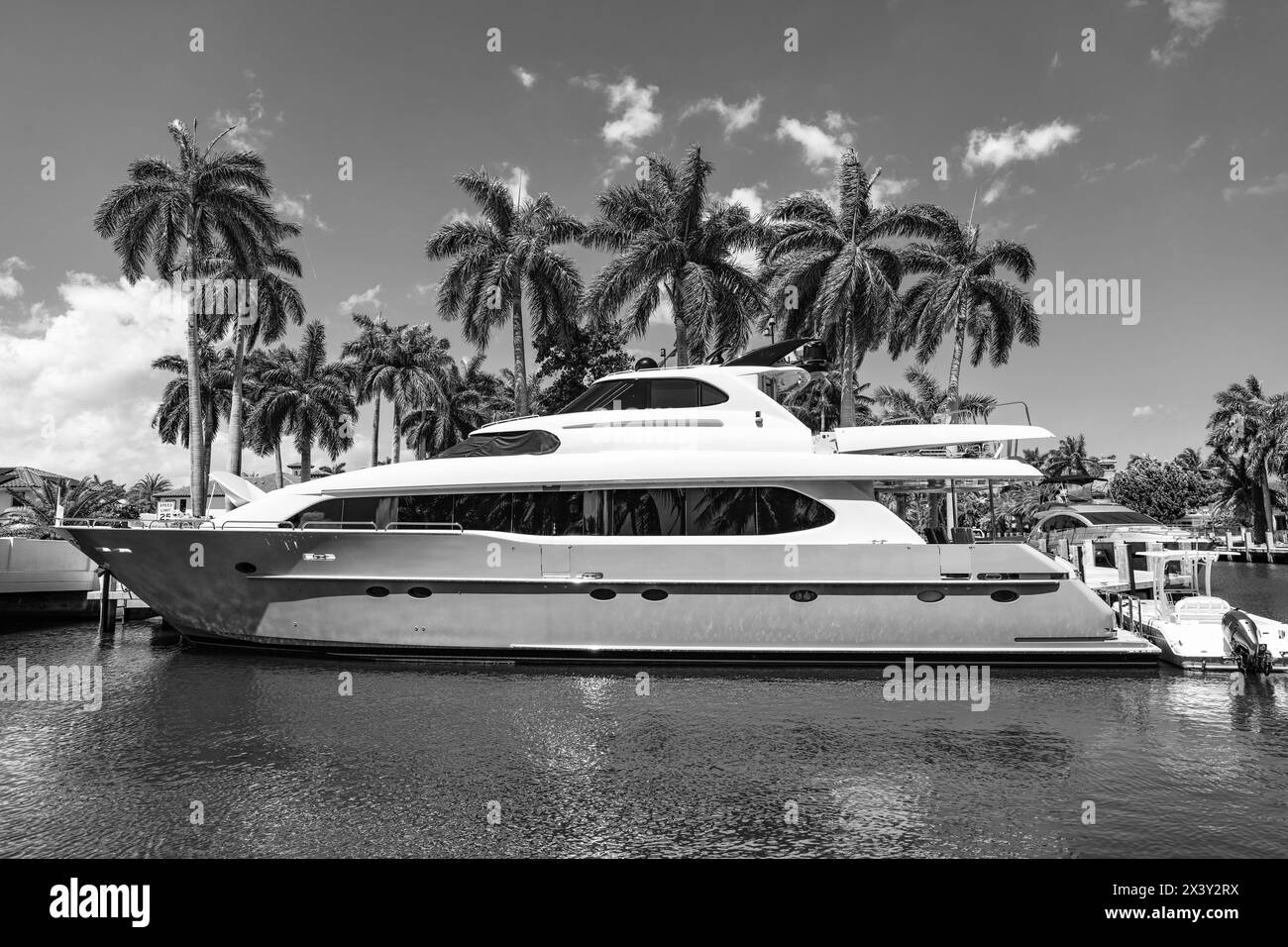 Luxury boat traveling on sea Black and White Stock Photos & Images - Alamy