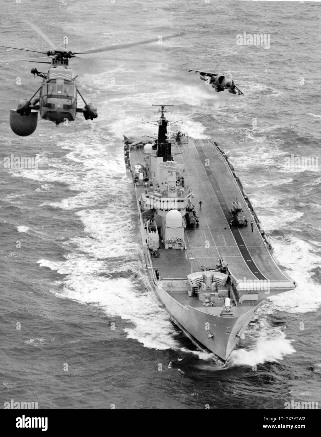 Aircraft carrier hms invincible hi-res stock photography and images - Alamy