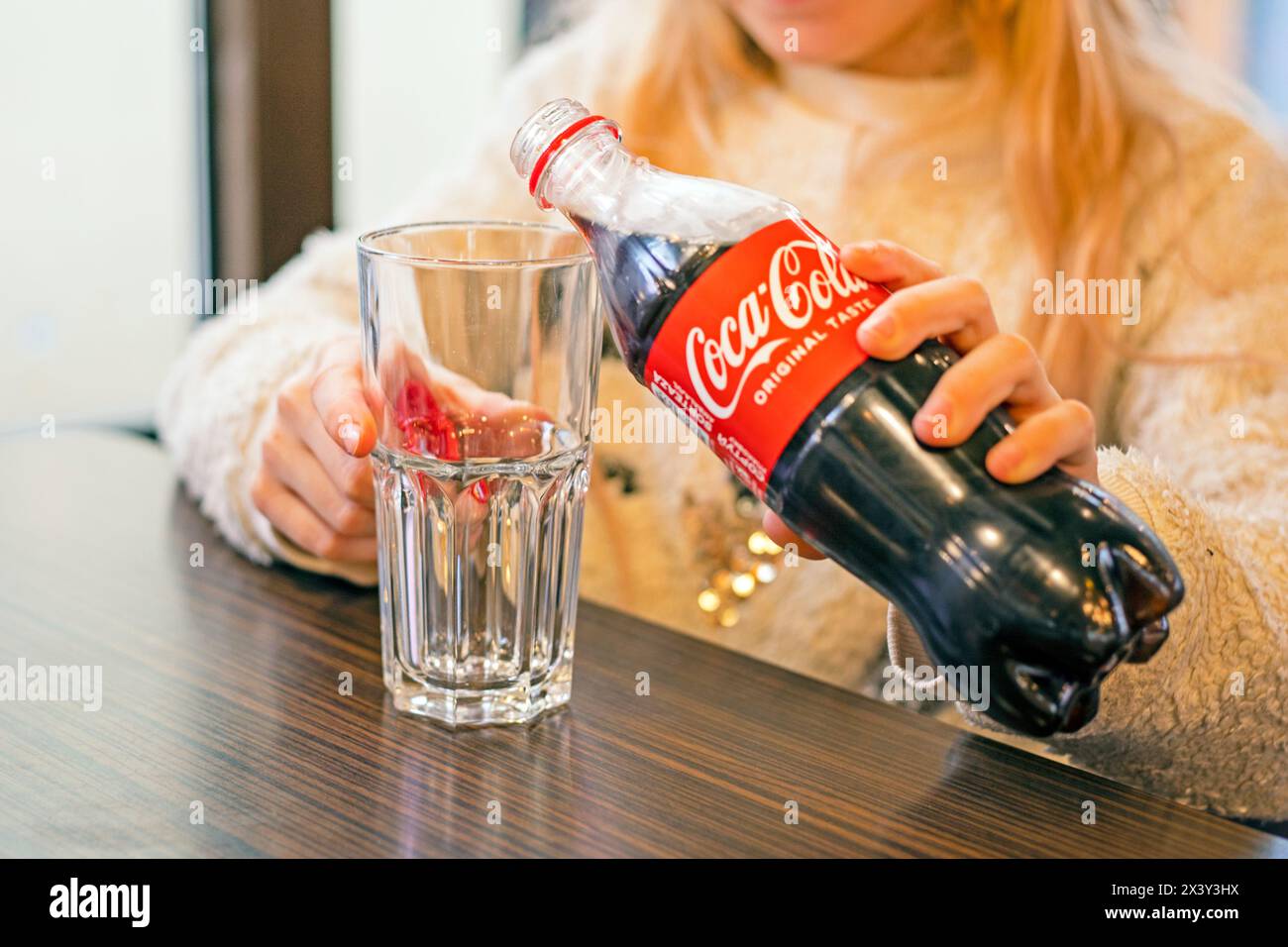 Girl drinking coca cola hi-res stock photography and images - Alamy
